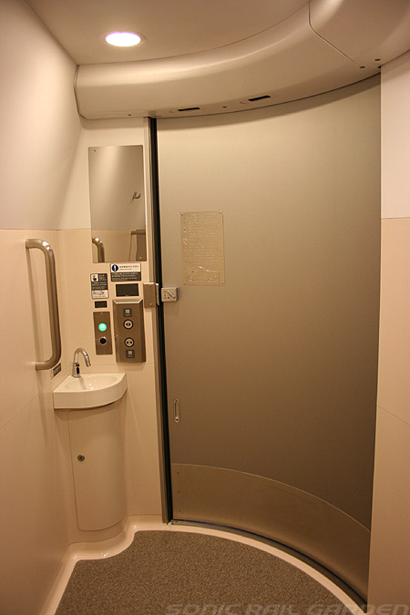 Gran class and all class seat of Tohoku Shinkansen E5 series and Gran ...